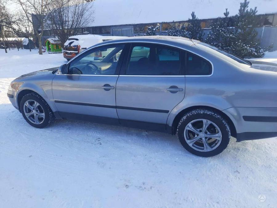 Grey Volkswagen Passat 2004 in Marijampole, with an engine capacity of 1.90 L and mileage of 3 thousand km for 1550 €, photo 3 on AUTOMOTO.COM.LV