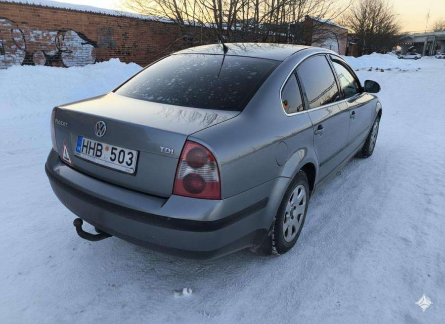 Grey Volkswagen Passat 2004 in Siauliai, with an engine capacity of 1.90 L and mileage of 334 thousand km for 1290 €, photo 4 on AUTOMOTO.COM.LV