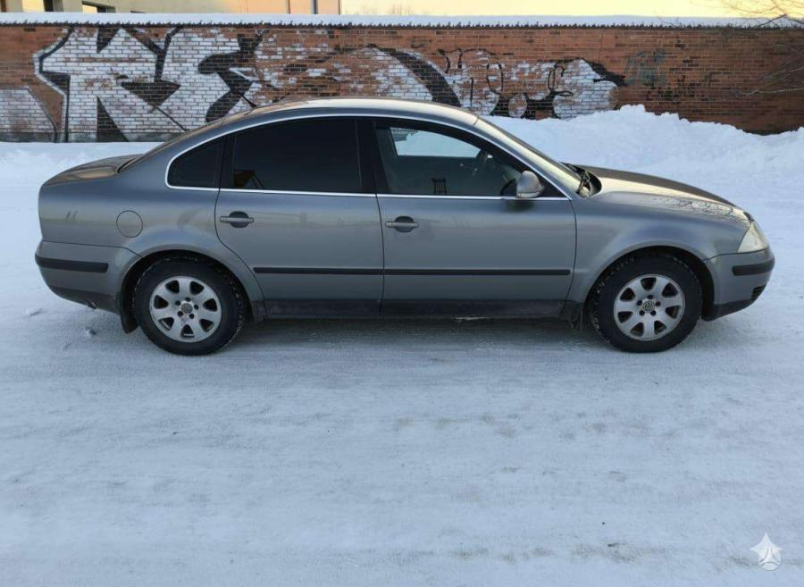 Grey Volkswagen Passat 2004 in Siauliai, with an engine capacity of 1.90 L and mileage of 334 thousand km for 1290 €, photo 7 on AUTOMOTO.COM.LV