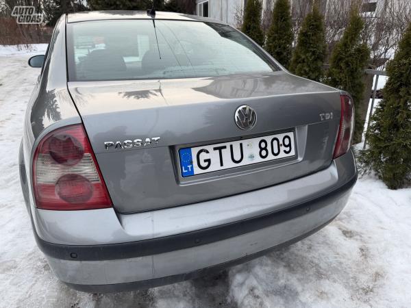 Grey Volkswagen Passat 2004 in Kaunas, with an engine capacity of 1.90 L and mileage of 219 thousand km for 1450 €, photo 5 on AUTOMOTO.COM.LV