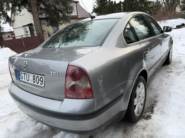 Grey Volkswagen Passat 2004 in Kaunas, with an engine capacity of 1.90 L and mileage of 219 thousand km for 1450 €, photo 6 on AUTOMOTO.COM.LV