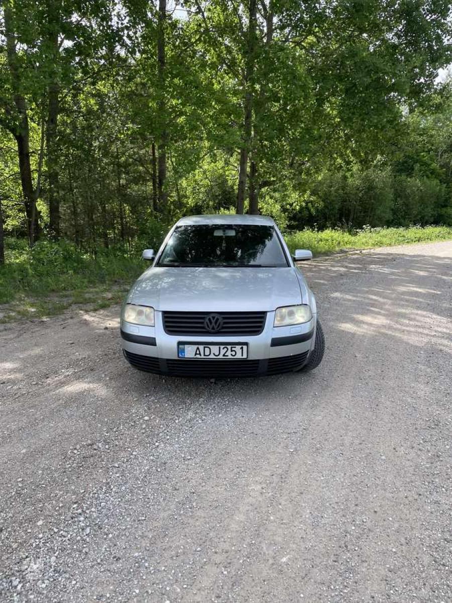 Grey Volkswagen Passat 2004 in Taurage, with an engine capacity of 1.90 L and mileage of 290 thousand km for 900 €, photo 4 on AUTOMOTO.COM.LV