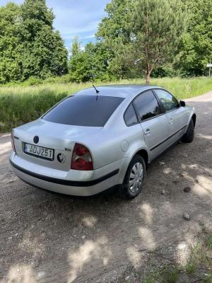 Grey Volkswagen Passat 2004 in Taurage, with an engine capacity of 1.90 L and mileage of 290 thousand km for 900 €, photo 8 on AUTOMOTO.COM.LV