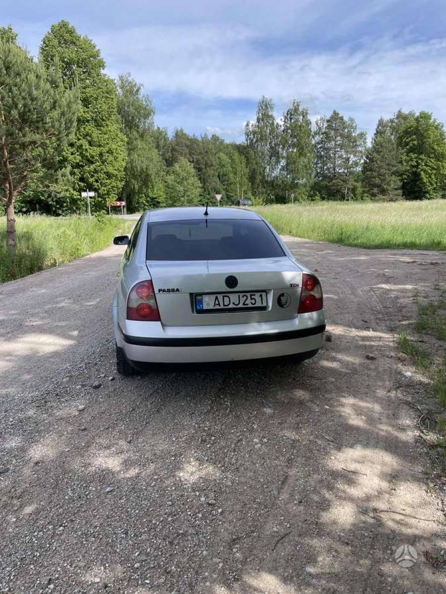 Grey Volkswagen Passat 2004 in Taurage, with an engine capacity of 1.90 L and mileage of 290 thousand km for 900 €, photo 9 on AUTOMOTO.COM.LV