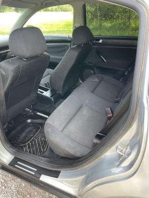 Grey Volkswagen Passat 2004 in Taurage, with an engine capacity of 1.90 L and mileage of 290 thousand km for 900 €, photo 12 on AUTOMOTO.COM.LV