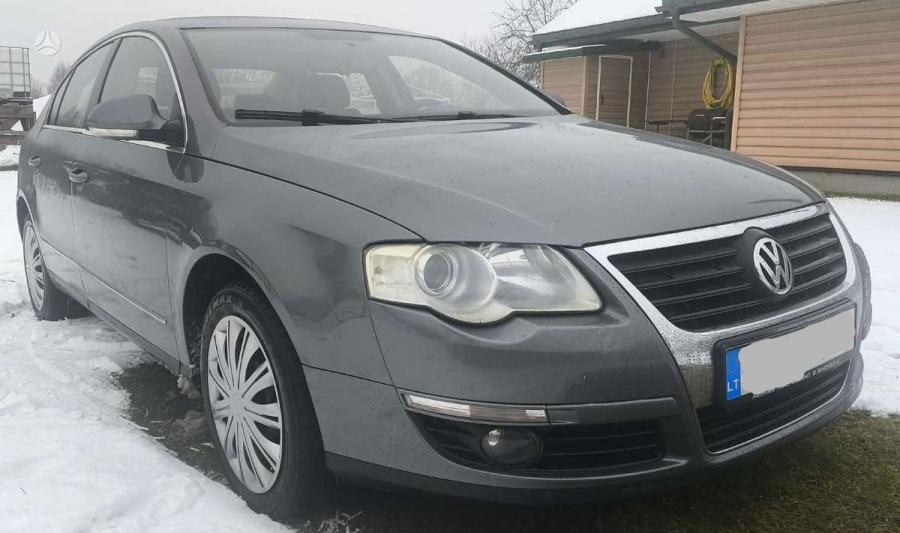 Grey Volkswagen Passat 2005 in Vilnius, with an engine capacity of 1.90 L and mileage of 362 thousand km for 1300 €, photo 1 on AUTOMOTO.COM.LV
