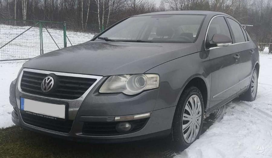 Grey Volkswagen Passat 2005 in Vilnius, with an engine capacity of 1.90 L and mileage of 362 thousand km for 1300 €, photo 2 on AUTOMOTO.COM.LV