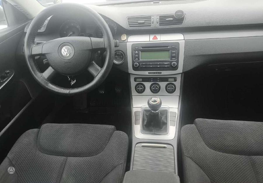 Grey Volkswagen Passat 2005 in Vilnius, with an engine capacity of 1.90 L and mileage of 362 thousand km for 1300 €, photo 11 on AUTOMOTO.COM.LV