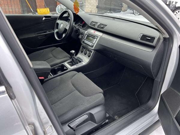 Pelēks Volkswagen Passat 2005 Pasvalys, ar dzinēja tilpumu 1.98 L un nobraukumu 235 tūkst. km par 2200 €, foto 9 vietnē AUTOMOTO.COM.LV