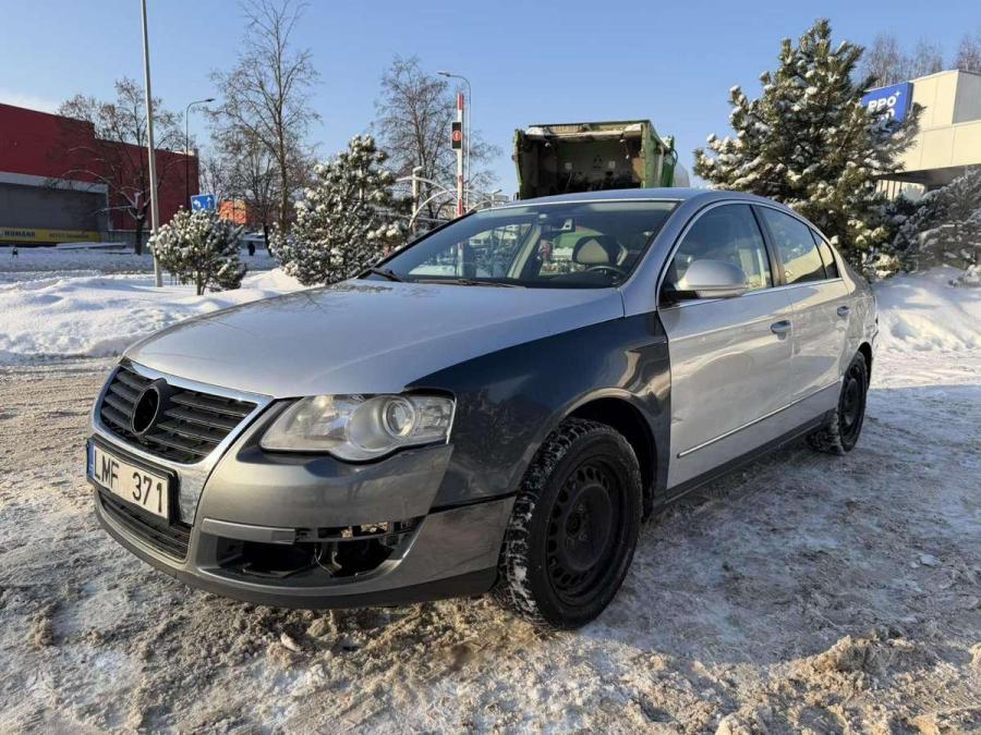 Pelēks Volkswagen Passat 2005 Viļņa, ar dzinēja tilpumu 1.60 L un nobraukumu 184 tūkst. km par 650 €, foto 1 vietnē AUTOMOTO.COM.LV