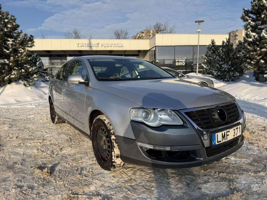 Pelēks Volkswagen Passat 2005 Viļņa, ar dzinēja tilpumu 1.60 L un nobraukumu 184 tūkst. km par 650 €, foto 3 vietnē AUTOMOTO.COM.LV