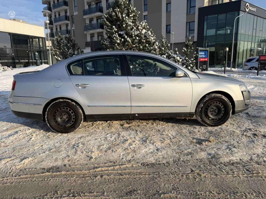 Pelēks Volkswagen Passat 2005 Viļņa, ar dzinēja tilpumu 1.60 L un nobraukumu 184 tūkst. km par 650 €, foto 4 vietnē AUTOMOTO.COM.LV