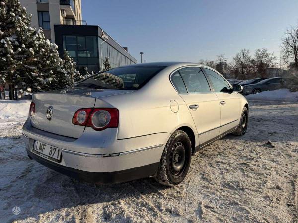 Grey Volkswagen Passat 2005 in Vilnius, with an engine capacity of 1.60 L and mileage of 184 thousand km for 650 €, photo 5 on AUTOMOTO.COM.LV