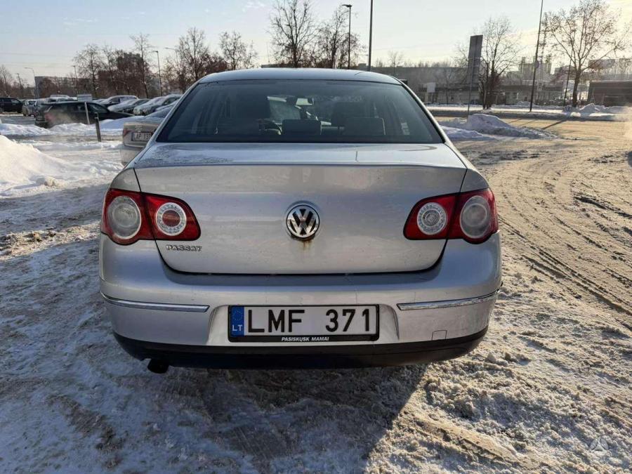 Pelēks Volkswagen Passat 2005 Viļņa, ar dzinēja tilpumu 1.60 L un nobraukumu 184 tūkst. km par 650 €, foto 6 vietnē AUTOMOTO.COM.LV