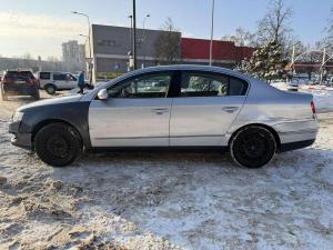Pelēks Volkswagen Passat 2005 Viļņa, ar dzinēja tilpumu 1.60 L un nobraukumu 184 tūkst. km par 650 €, foto 8 vietnē AUTOMOTO.COM.LV
