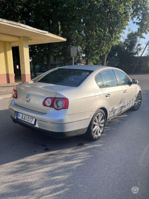 Grey Volkswagen Passat 2005 in Vilkaviskis, with an engine capacity of 1.90 L and mileage of 330 thousand km for 1050 €, photo 5 on AUTOMOTO.COM.LV