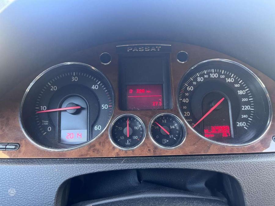 Grey Volkswagen Passat 2005 in Vilkaviskis, with an engine capacity of 1.90 L and mileage of 330 thousand km for 1050 €, photo 7 on AUTOMOTO.COM.LV