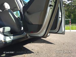 Grey Volkswagen Passat 2005 in Parnu, with an engine capacity of 2.00 L and mileage of 223 thousand km for 750 €, photo 15 on AUTOMOTO.COM.LV