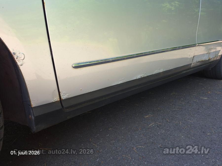 Grey Volkswagen Passat 2005 in Parnu, with an engine capacity of 2.00 L and mileage of 223 thousand km for 750 €, photo 18 on AUTOMOTO.COM.LV
