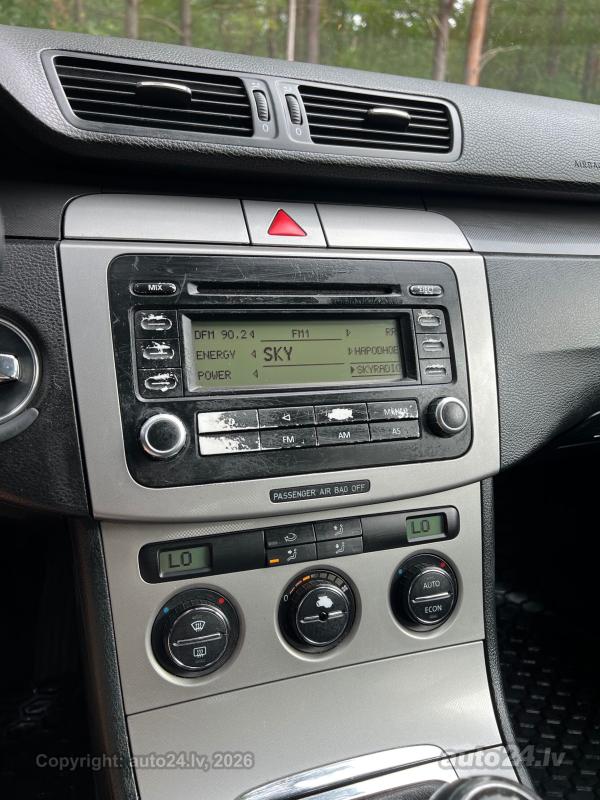 Grey Volkswagen Passat 2005 in Tallinn, with an engine capacity of 2.00 L and mileage of 297 thousand km for 1590 €, photo 10 on AUTOMOTO.COM.LV