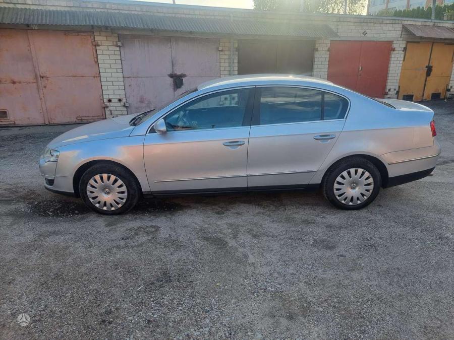 Grey Volkswagen Passat 2006 in Alytus, with an engine capacity of 1.97 L and mileage of 270 thousand km for 2190 €, photo 3 on AUTOMOTO.COM.LV