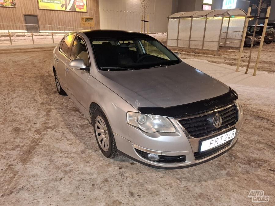 Grey Volkswagen Passat 2006 in Ukmerge, with an engine capacity of 1.90 L and mileage of 379 thousand km for 950 €, photo 3 on AUTOMOTO.COM.LV