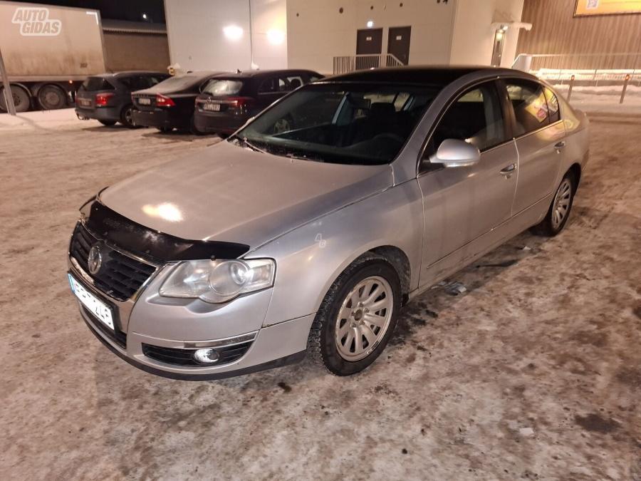 Grey Volkswagen Passat 2006 in Ukmerge, with an engine capacity of 1.90 L and mileage of 379 thousand km for 950 €, photo 9 on AUTOMOTO.COM.LV
