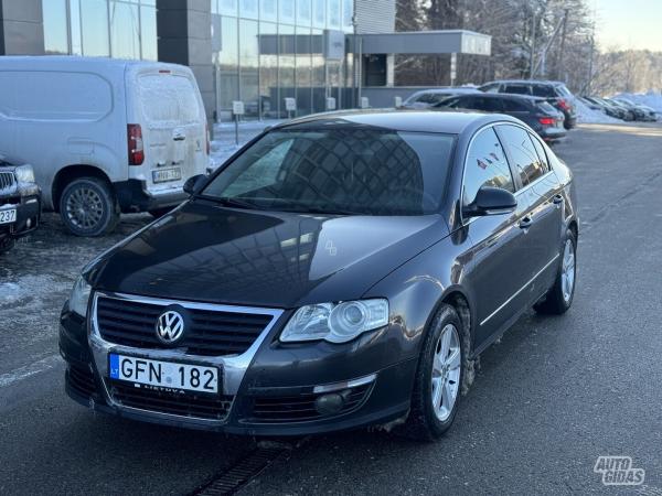 Pelēks Volkswagen Passat 2006 Viļņa, ar dzinēja tilpumu 2.00 L un nobraukumu 330 tūkst. km par 1399 €, foto 1 vietnē AUTOMOTO.COM.LV