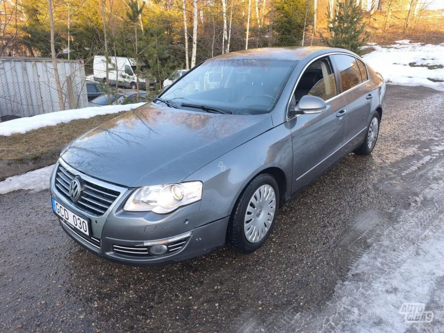 Grey Volkswagen Passat 2006 in Vilnius, with an engine capacity of 2.00 L and mileage of 300 thousand km for 1000 €, photo 1 on AUTOMOTO.COM.LV