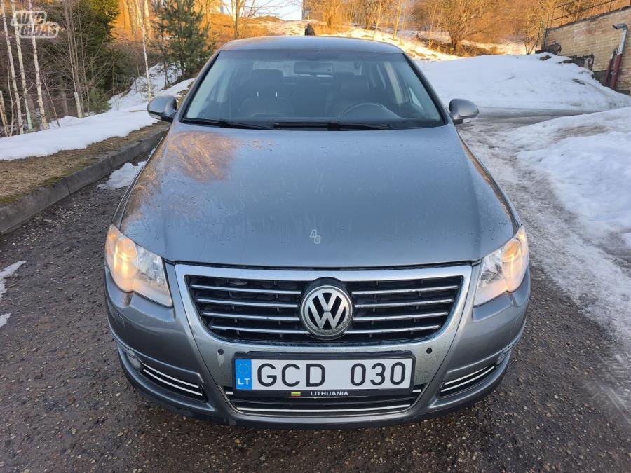 Pelēks Volkswagen Passat 2006 Viļņa, ar dzinēja tilpumu 2.00 L un nobraukumu 300 tūkst. km par 950 €, foto 2 vietnē AUTOMOTO.COM.LV