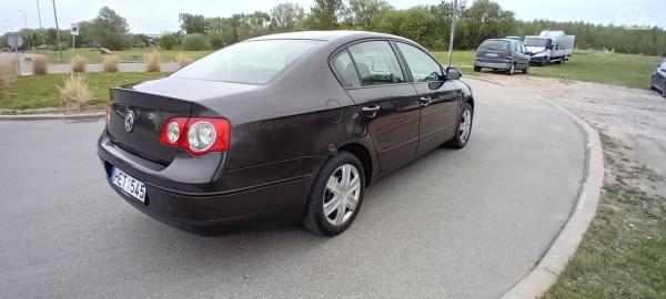 Pelēks Volkswagen Passat 2006 Panevēža, ar dzinēja tilpumu 1.90 L un nobraukumu 420 tūkst. km par 1650 €, foto 3 vietnē AUTOMOTO.COM.LV