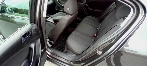 Pelēks Volkswagen Passat 2006 Panevēža, ar dzinēja tilpumu 1.90 L un nobraukumu 420 tūkst. km par 1650 €, foto 9 vietnē AUTOMOTO.COM.LV