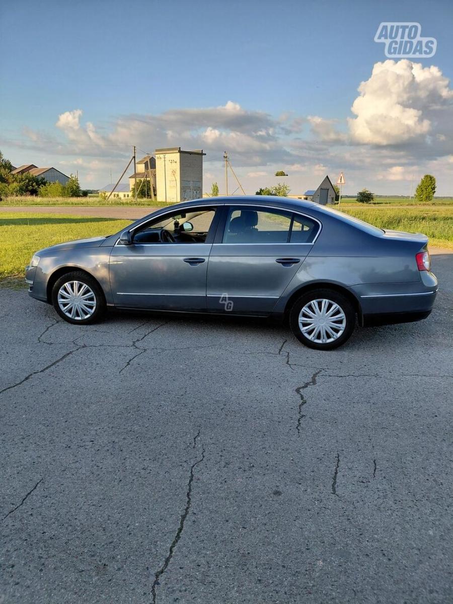Grey Volkswagen Passat 2006 in Pakruojis, with an engine capacity of 1.90 L and mileage of 369 thousand km for 1950 €, photo 3 on AUTOMOTO.COM.LV