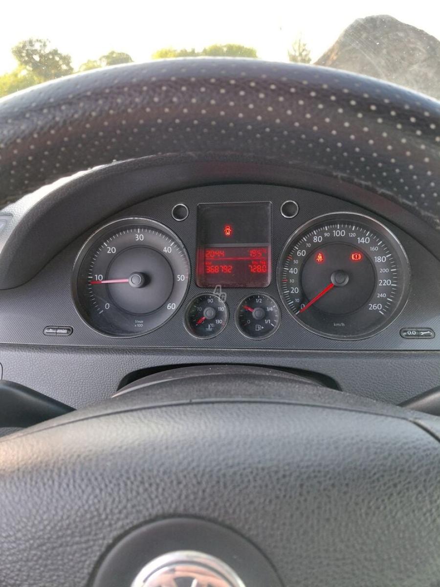 Grey Volkswagen Passat 2006 in Pakruojis, with an engine capacity of 1.90 L and mileage of 369 thousand km for 1950 €, photo 9 on AUTOMOTO.COM.LV