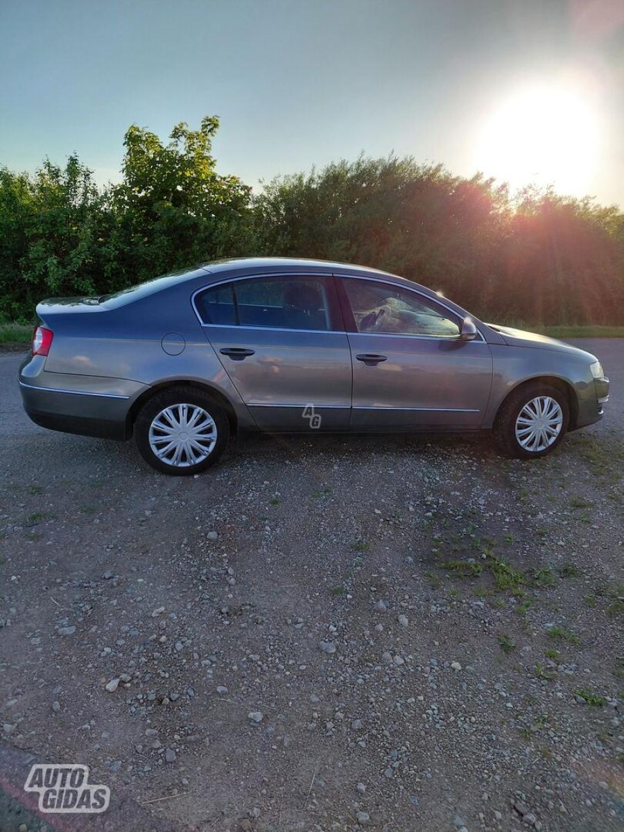 Grey Volkswagen Passat 2006 in Pakruojis, with an engine capacity of 1.90 L and mileage of 369 thousand km for 1750 €, photo 4 on AUTOMOTO.COM.LV