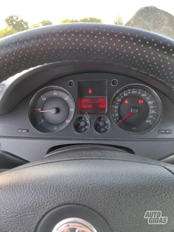 Grey Volkswagen Passat 2006 in Pakruojis, with an engine capacity of 1.90 L and mileage of 369 thousand km for 1750 €, photo 8 on AUTOMOTO.COM.LV
