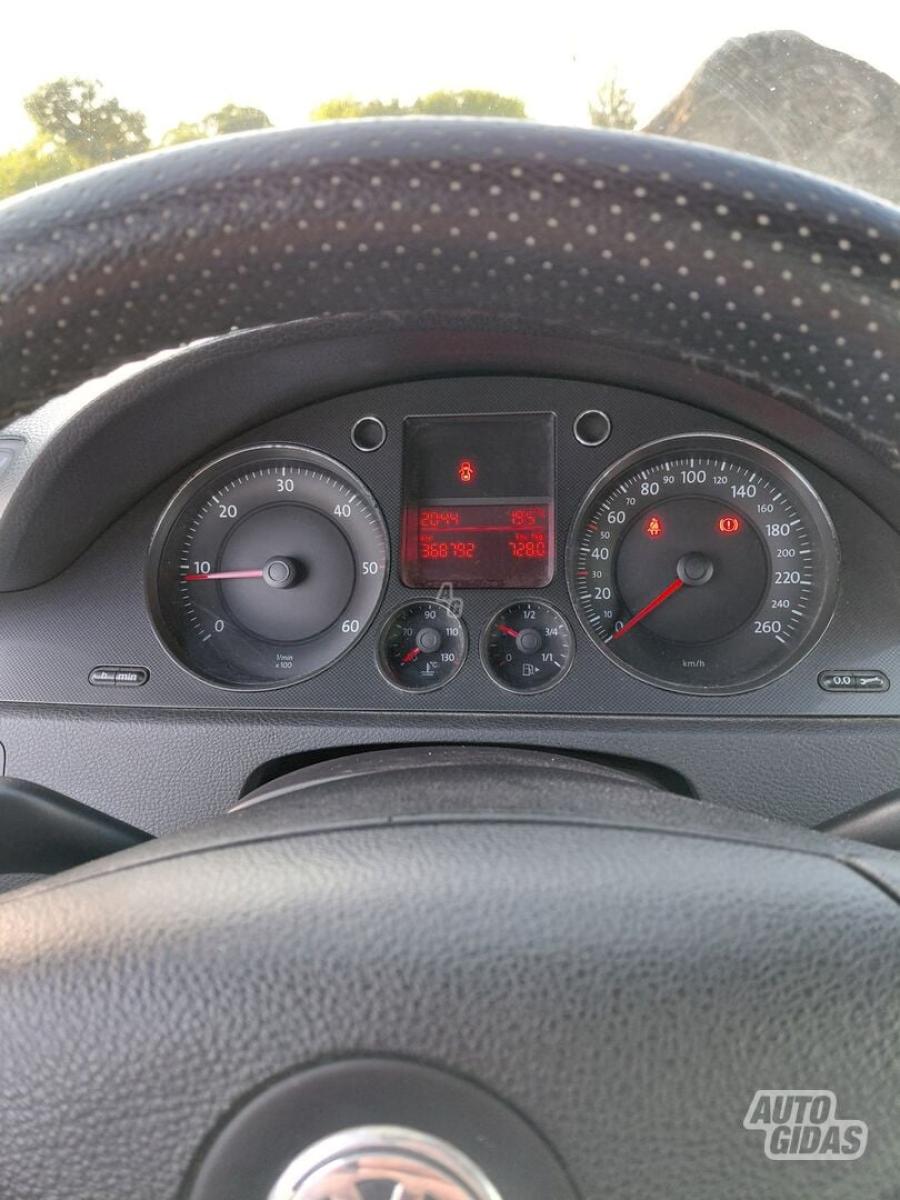 Grey Volkswagen Passat 2006 in Pakruojis, with an engine capacity of 1.90 L and mileage of 369 thousand km for 1750 €, photo 9 on AUTOMOTO.COM.LV