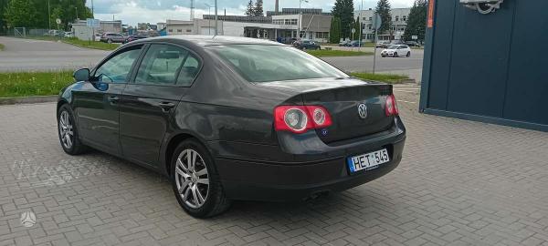 Pelēks Volkswagen Passat 2006 Panevēža, ar dzinēja tilpumu 1.90 L un nobraukumu 420 tūkst. km par 1200 €, foto 2 vietnē AUTOMOTO.COM.LV
