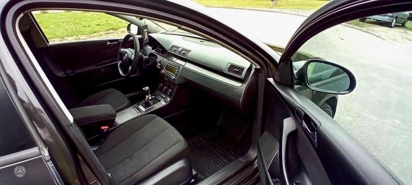 Pelēks Volkswagen Passat 2006 Panevēža, ar dzinēja tilpumu 1.90 L un nobraukumu 420 tūkst. km par 1200 €, foto 5 vietnē AUTOMOTO.COM.LV