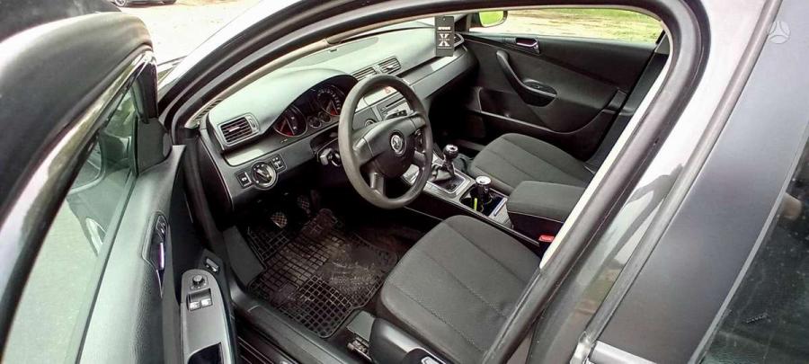 Pelēks Volkswagen Passat 2006 Panevēža, ar dzinēja tilpumu 1.90 L un nobraukumu 420 tūkst. km par 1200 €, foto 12 vietnē AUTOMOTO.COM.LV