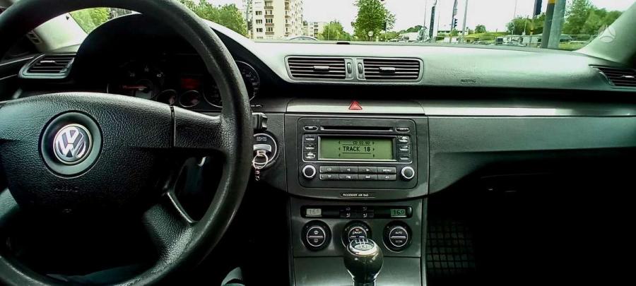 Pelēks Volkswagen Passat 2006 Panevēža, ar dzinēja tilpumu 1.90 L un nobraukumu 420 tūkst. km par 1200 €, foto 16 vietnē AUTOMOTO.COM.LV