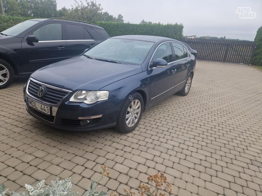 Pelēks Volkswagen Passat 2006 Panevēža, ar dzinēja tilpumu 1.90 L un nobraukumu 300 tūkst. km par 2000 €, foto 3 vietnē AUTOMOTO.COM.LV