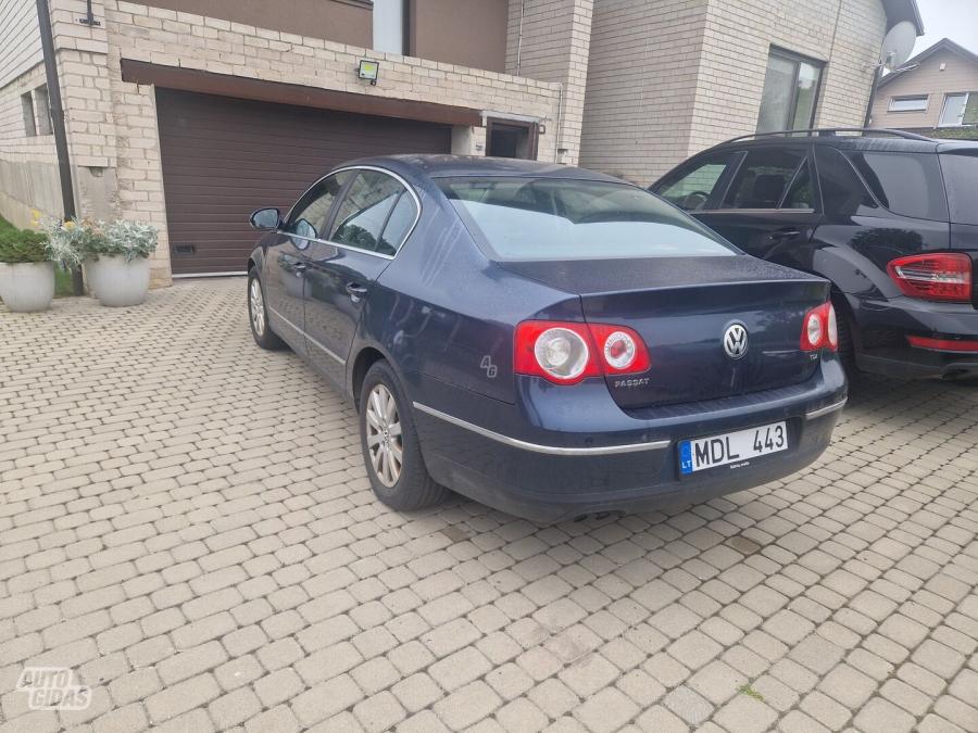 Pelēks Volkswagen Passat 2006 Panevēža, ar dzinēja tilpumu 1.90 L un nobraukumu 300 tūkst. km par 2000 €, foto 4 vietnē AUTOMOTO.COM.LV