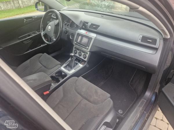 Pelēks Volkswagen Passat 2006 Panevēža, ar dzinēja tilpumu 1.90 L un nobraukumu 300 tūkst. km par 2000 €, foto 5 vietnē AUTOMOTO.COM.LV