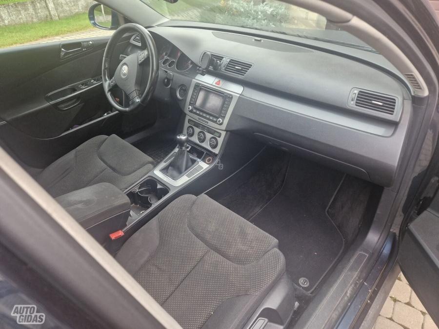 Pelēks Volkswagen Passat 2006 Panevēža, ar dzinēja tilpumu 1.90 L un nobraukumu 300 tūkst. km par 2000 €, foto 6 vietnē AUTOMOTO.COM.LV