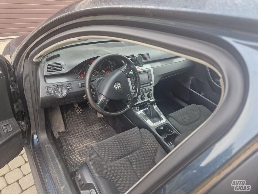 Pelēks Volkswagen Passat 2006 Panevēža, ar dzinēja tilpumu 1.90 L un nobraukumu 300 tūkst. km par 2000 €, foto 8 vietnē AUTOMOTO.COM.LV