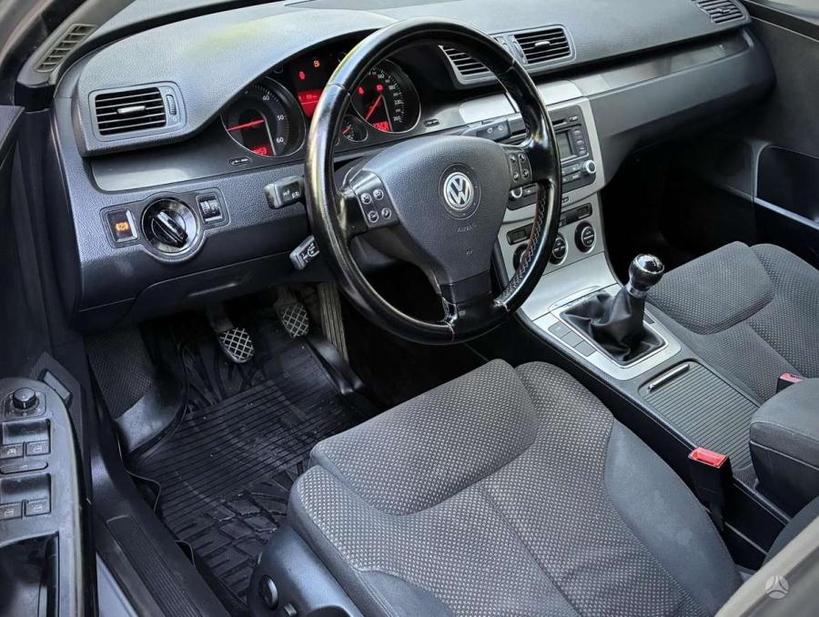 Pelēks Volkswagen Passat 2006 Viļņa, ar dzinēja tilpumu 2.00 L un nobraukumu 275 tūkst. km par 2199 €, foto 11 vietnē AUTOMOTO.COM.LV