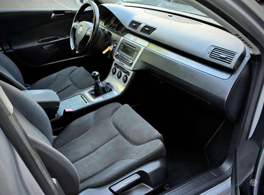 Pelēks Volkswagen Passat 2006 Viļņa, ar dzinēja tilpumu 2.00 L un nobraukumu 275 tūkst. km par 2199 €, foto 13 vietnē AUTOMOTO.COM.LV