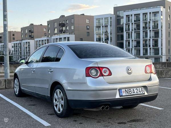 Volkswagen Passat 2006 in Vilnius on AUTOMOTO.COM.LV Grey Volkswagen Passat 2006 in Vilnius, with an engine capacity of 1.98 L and mileage of 186 thousand km for 1400 €, photo 4 on AUTOMOTO.COM.LV
