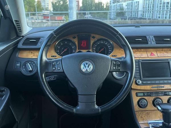 Volkswagen Passat 2006 in Vilnius on AUTOMOTO.COM.LV Grey Volkswagen Passat 2006 in Vilnius, with an engine capacity of 1.98 L and mileage of 186 thousand km for 1400 €, photo 11 on AUTOMOTO.COM.LV